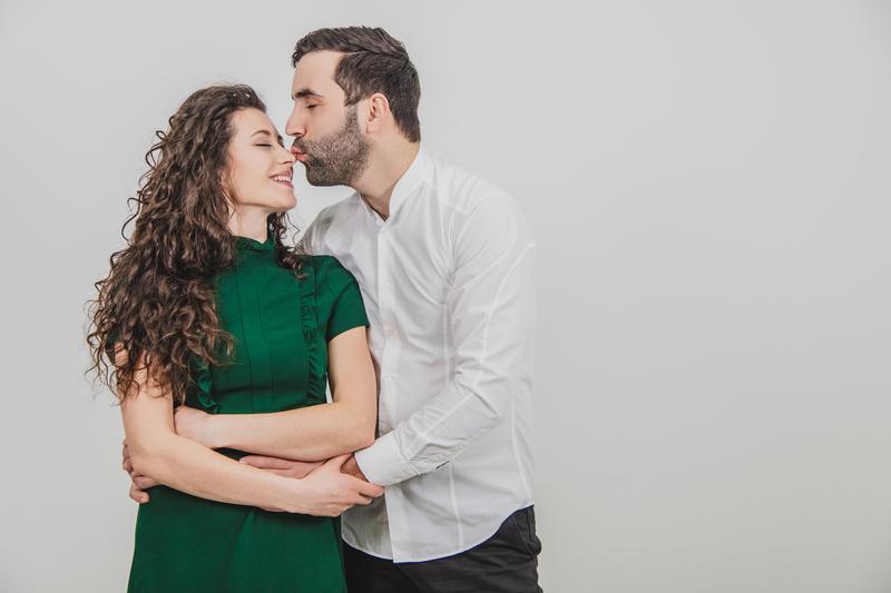 Cómo te besa un hombre enamorado - 12 tipos de besos