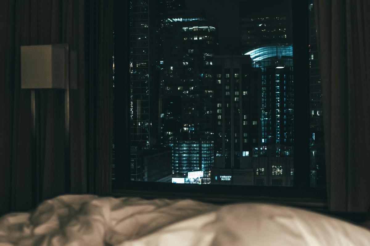 Ansiedade noturna: sintomas e como tratar